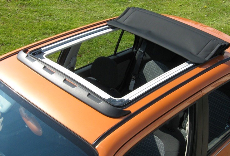 Daihatsu Trevis met: open dak (sunroof) bij ACE Automotive